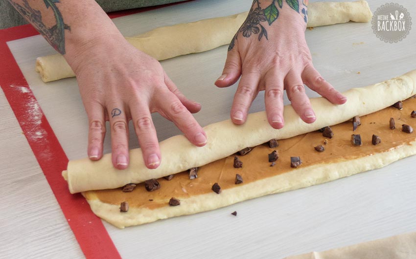 Zimtschnecken mal anders Osterschaf mit Erdnusscreme - ️- Meine Backbox